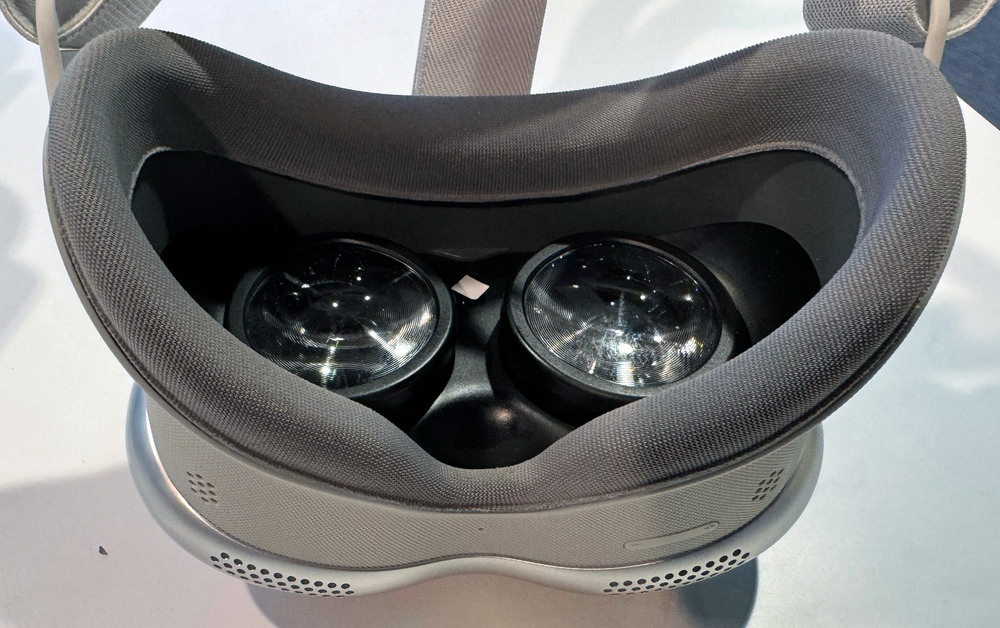 We Tried The Cheap Chinese Apple Vision Pro Knockoff