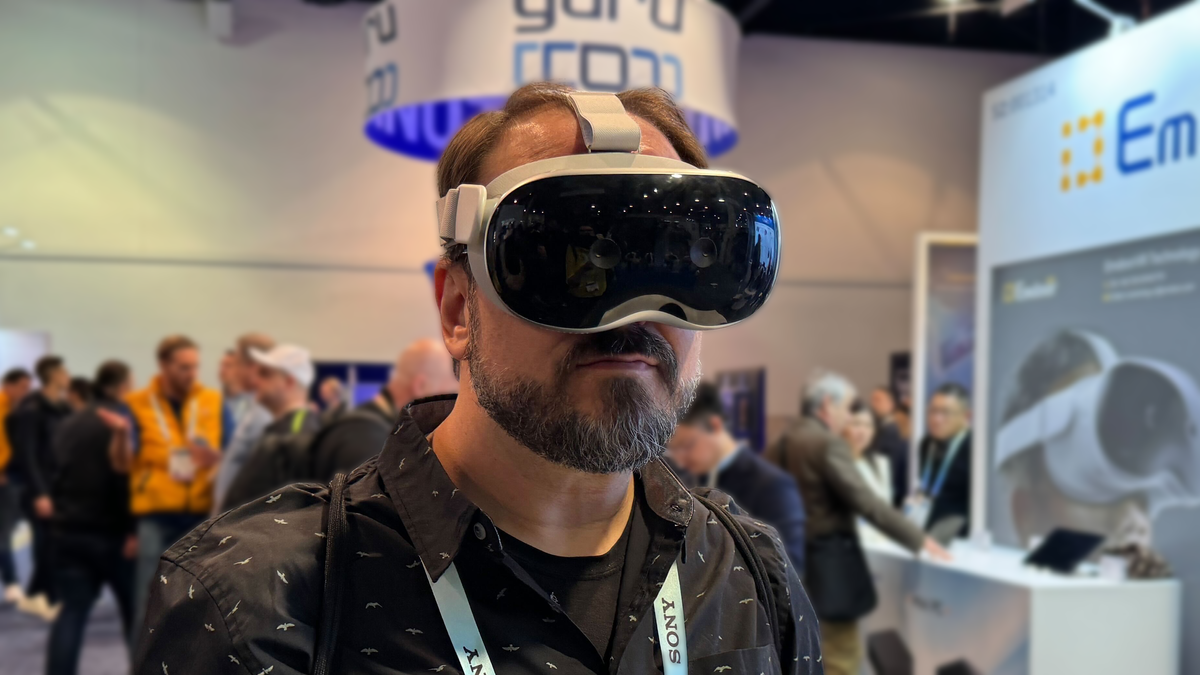 There’s Already A Cheap Chinese Apple Vision Pro Knockoff, And We Tried It