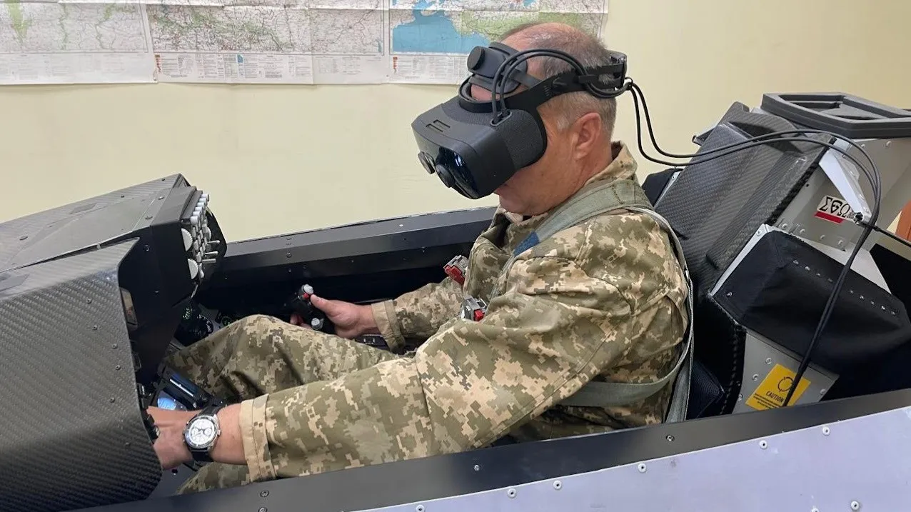 VR Headset Used To Train Ukranian Pilots To Fly F-16s