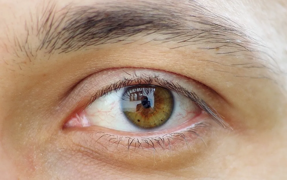 Virtual Reality Helps Legally Blind Man See Clearly For The First Time