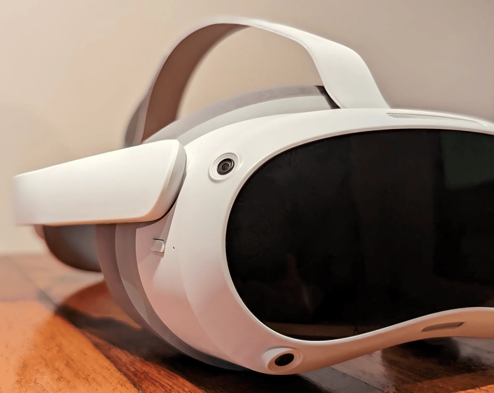 Update: ZEISS VR ONE Plus Headset Revealed